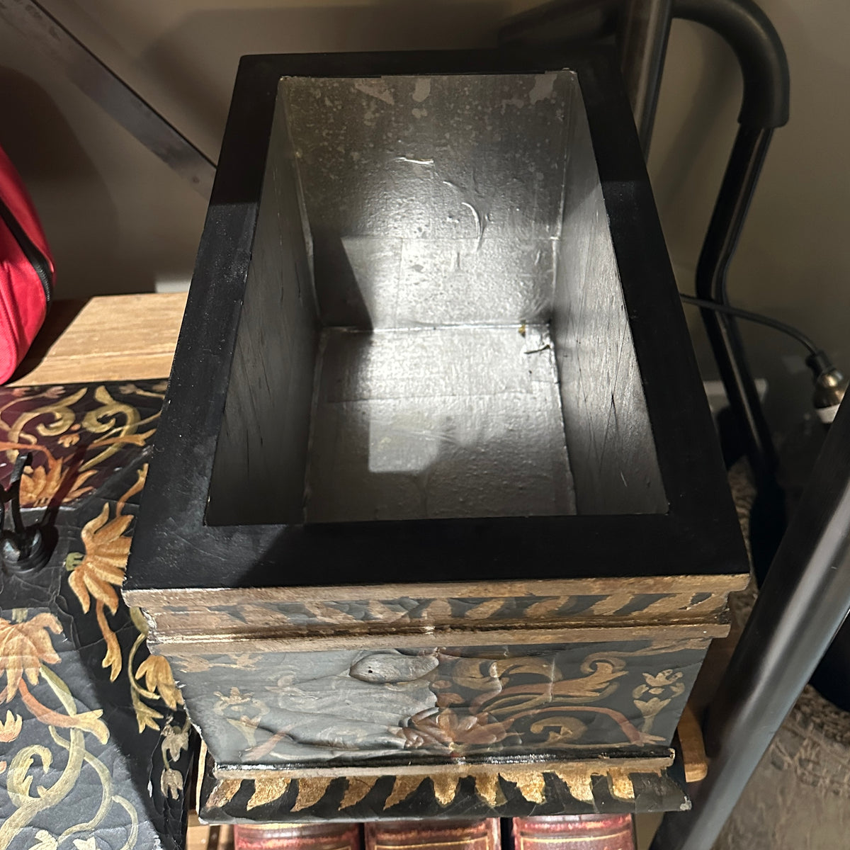 Black Gold Lidded Box – Jems of Remuera